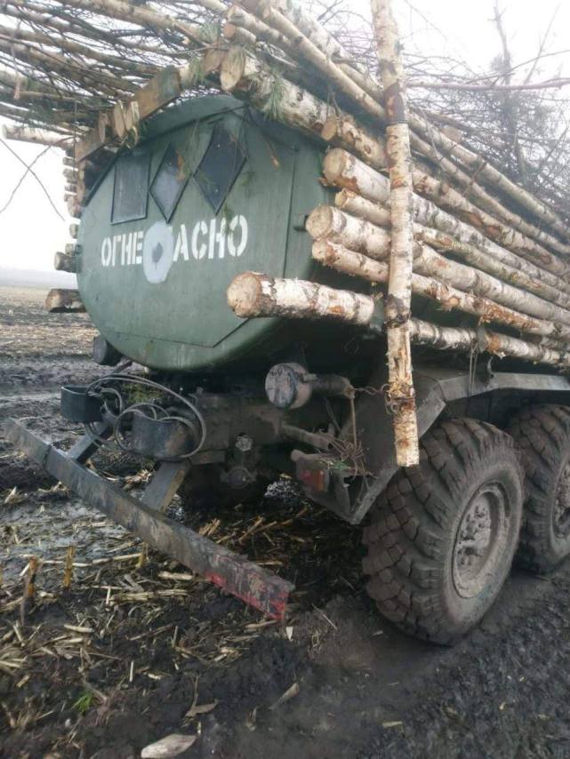 The Russian army crossed the sea, and the oil truck was disguised as a ...