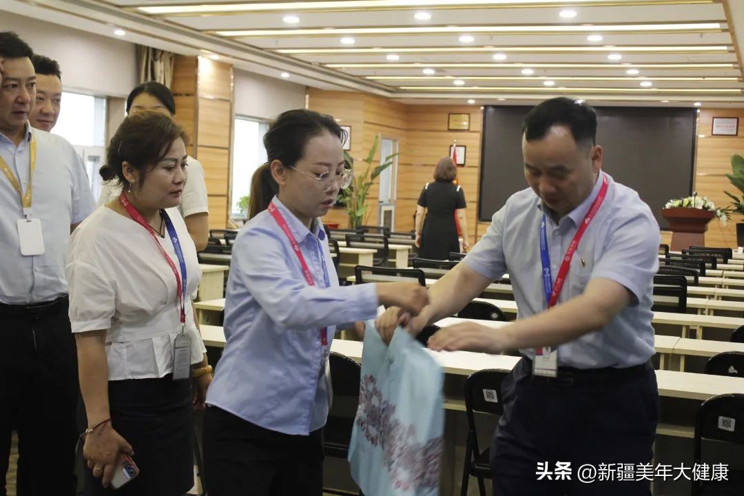 Xinjiang Meinian One Health distributes Dragon Boat Festival gifts to ...