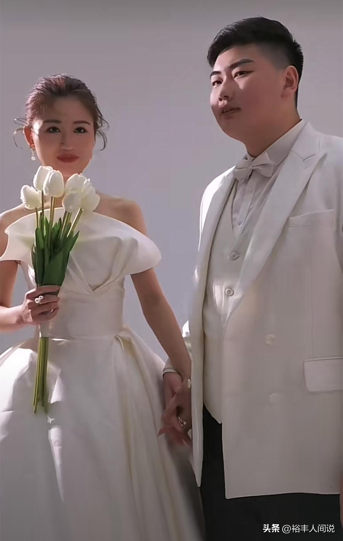 Zhu Xiaowei and Chen Meng officially take wedding photos!Sweet waist ...