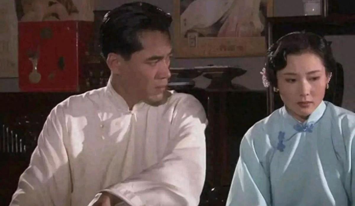 Chen Baoguo revealed: When taking pictures of the gate of the mansion, He Saifei didn't care ...