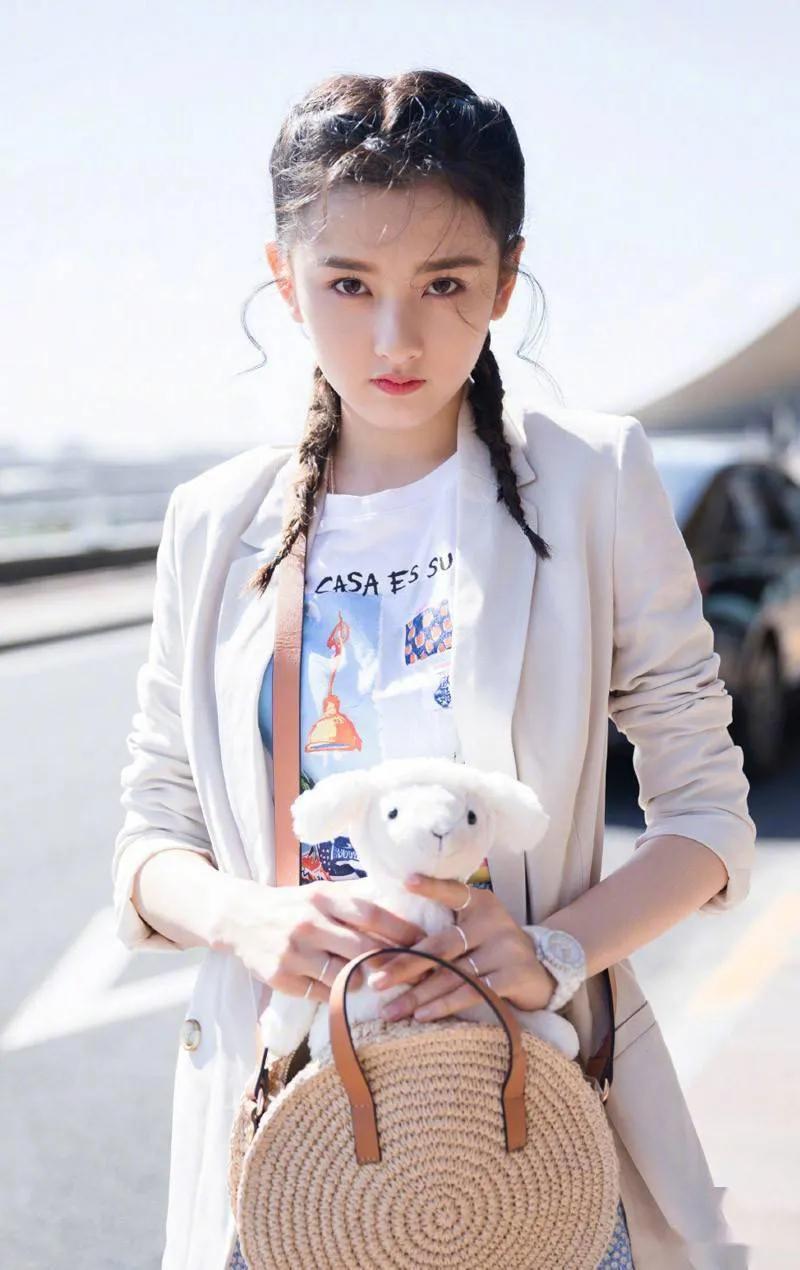 Song Zuer's appearance - iNEWS