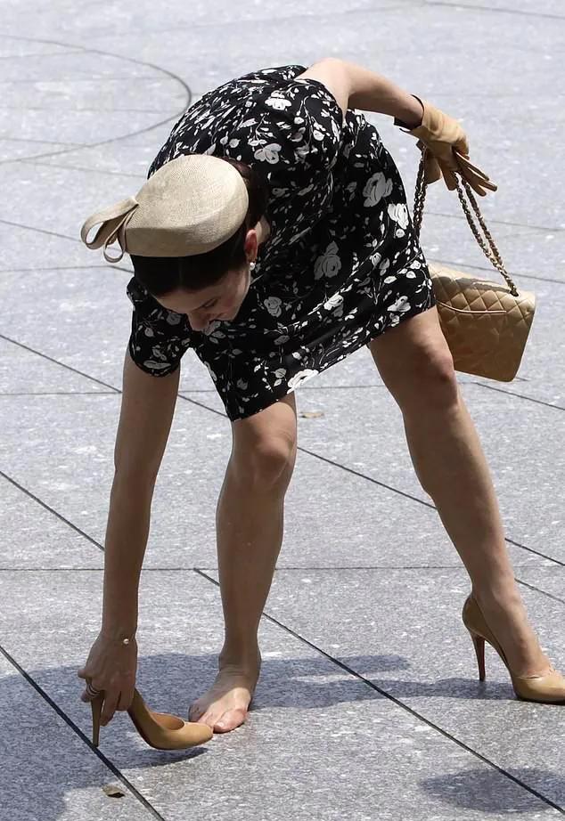 Embarrassing moments of the royal family make high heels and lose high ...