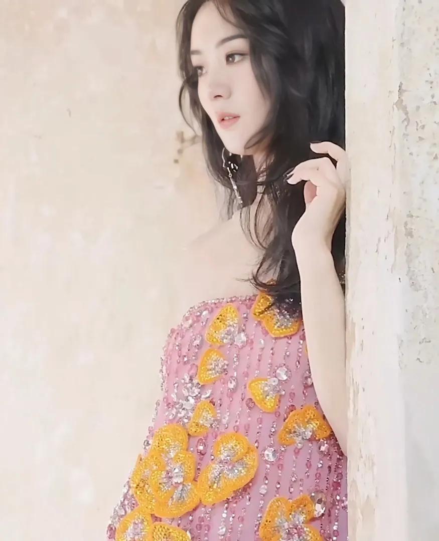 Zhao Liying, Figaro, Languang Huaying Fashion Blockbuster: Sexy and ...