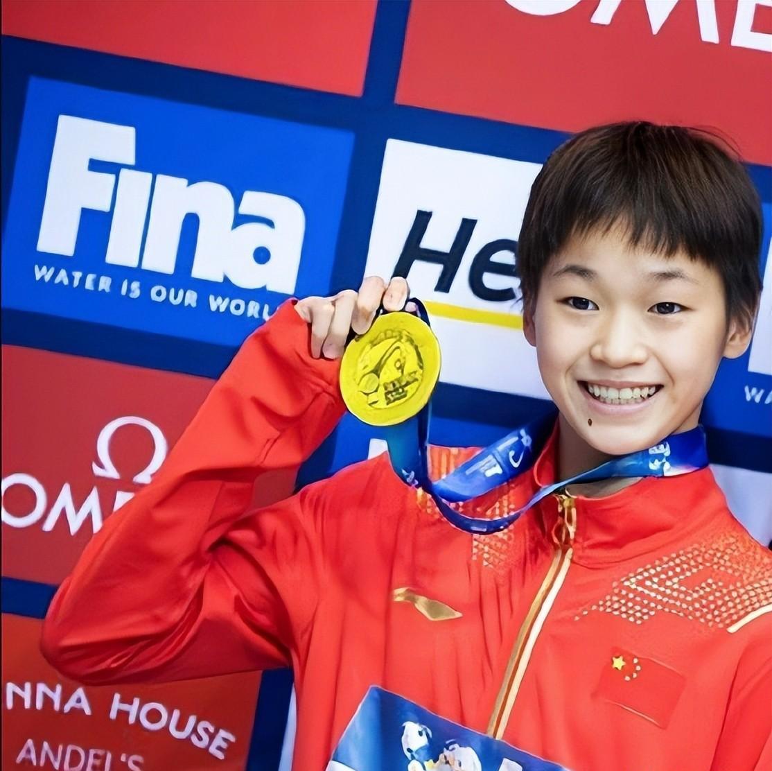Quan Hongchan is home!Win 3 golds and 2 silvers in 1 year - iNEWS