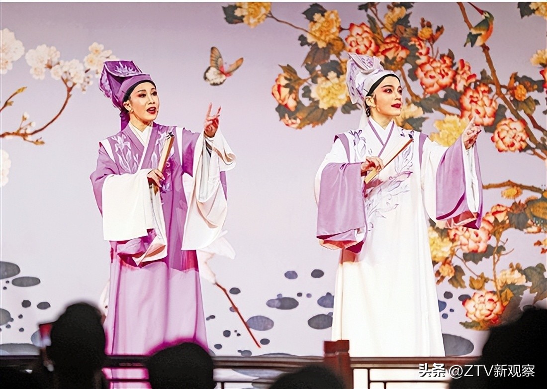 During the Mid-Autumn Festival holiday, Shengzhou Yue Opera Town is ...