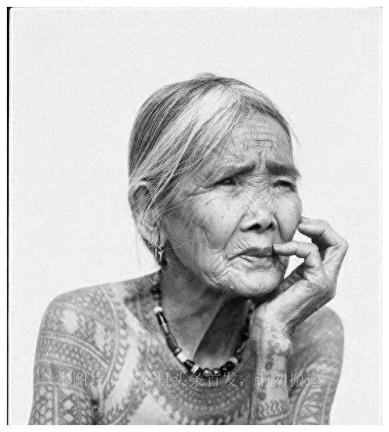 The 106-year-old grandma with flowery arms is so handsome that the ...