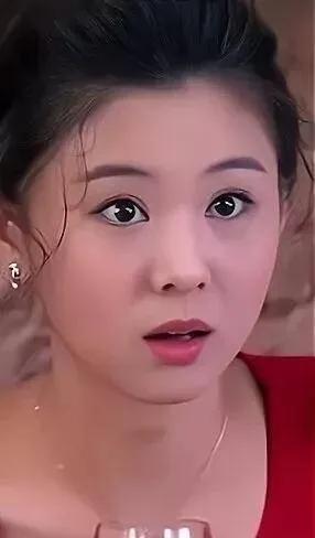 Li Xiaomeng: With a round face and bright eyes, beauty is timeless - iMedia