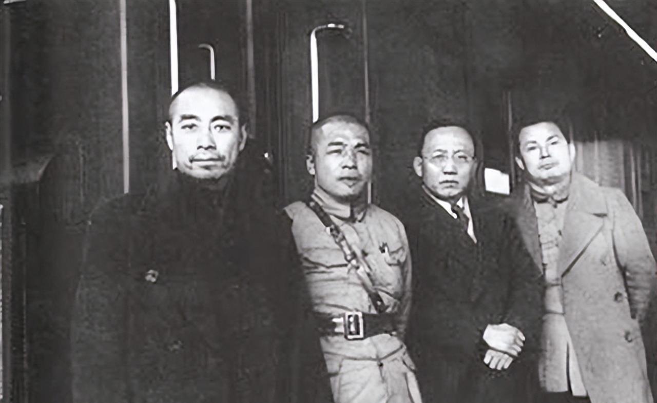 In 1966, Ye Jianying was giving a speech, and someone handed him a note ...