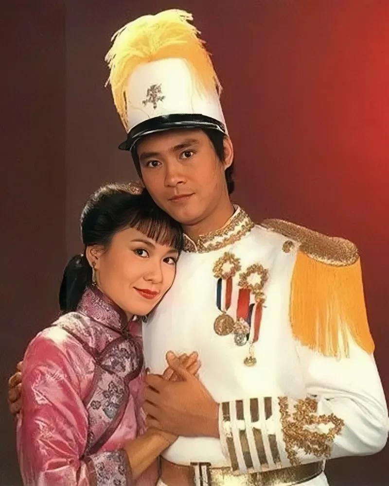 At the age of 70, still wearing stockings, Li Siqi perfectly interprets ...