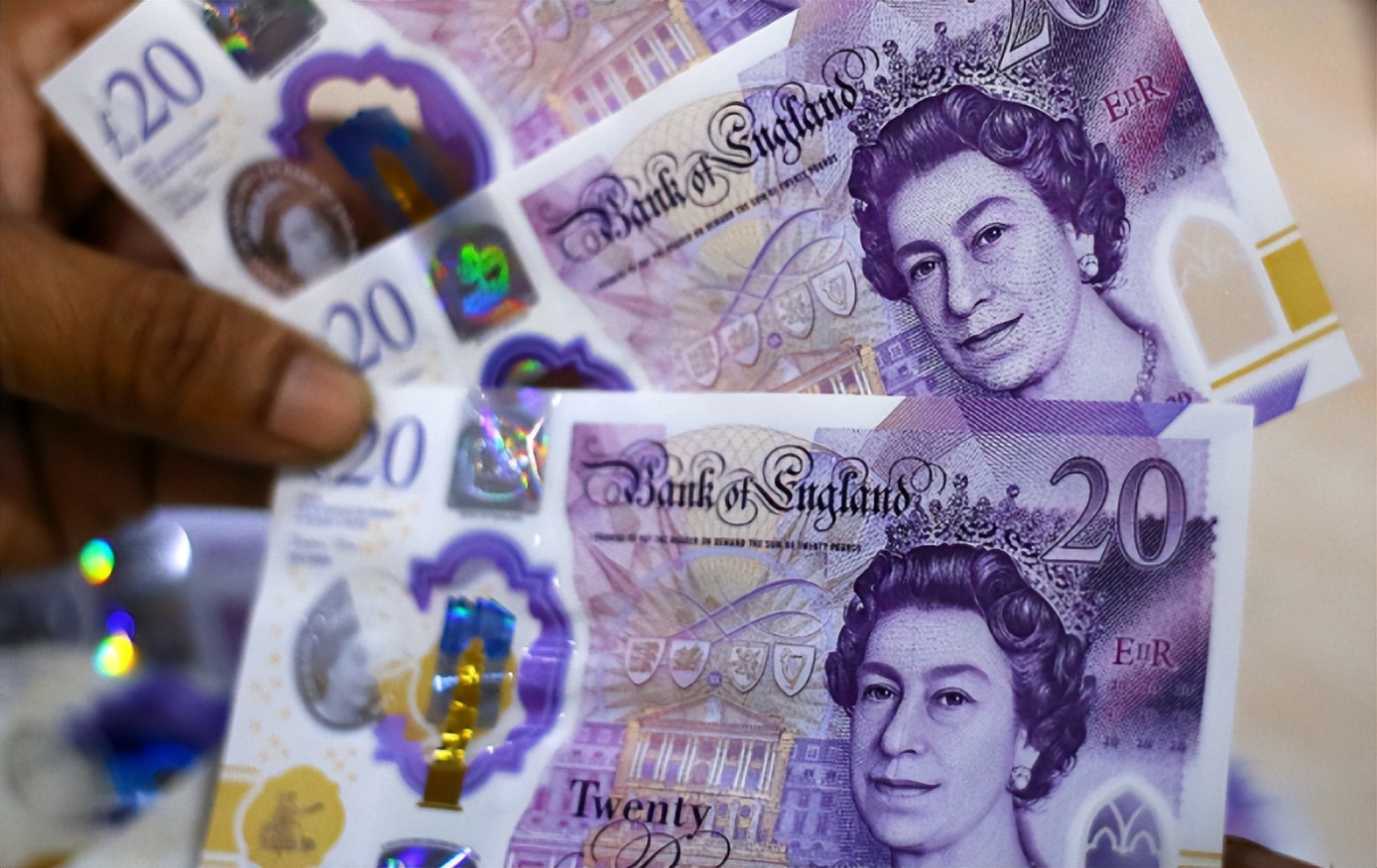 Sterling "falls", the "fall" of the empire on which the sun never sets ...