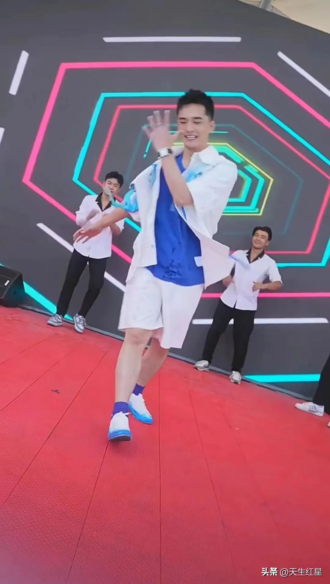 Internet celebrity's thirteenth sister Liu Chao is the incarnation host ...