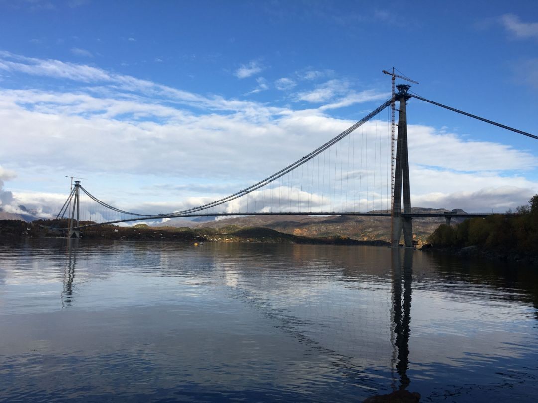 See how humans built large suspension bridges more than 100 years ago ...