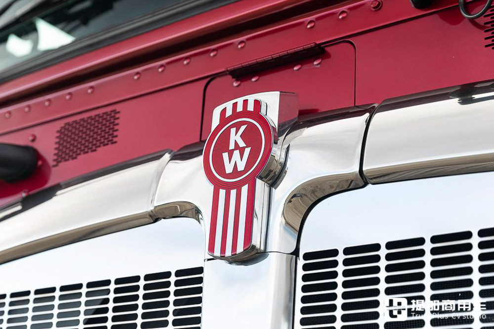 Kenworth's latest K220 truck real shot, flat head design, American ...
