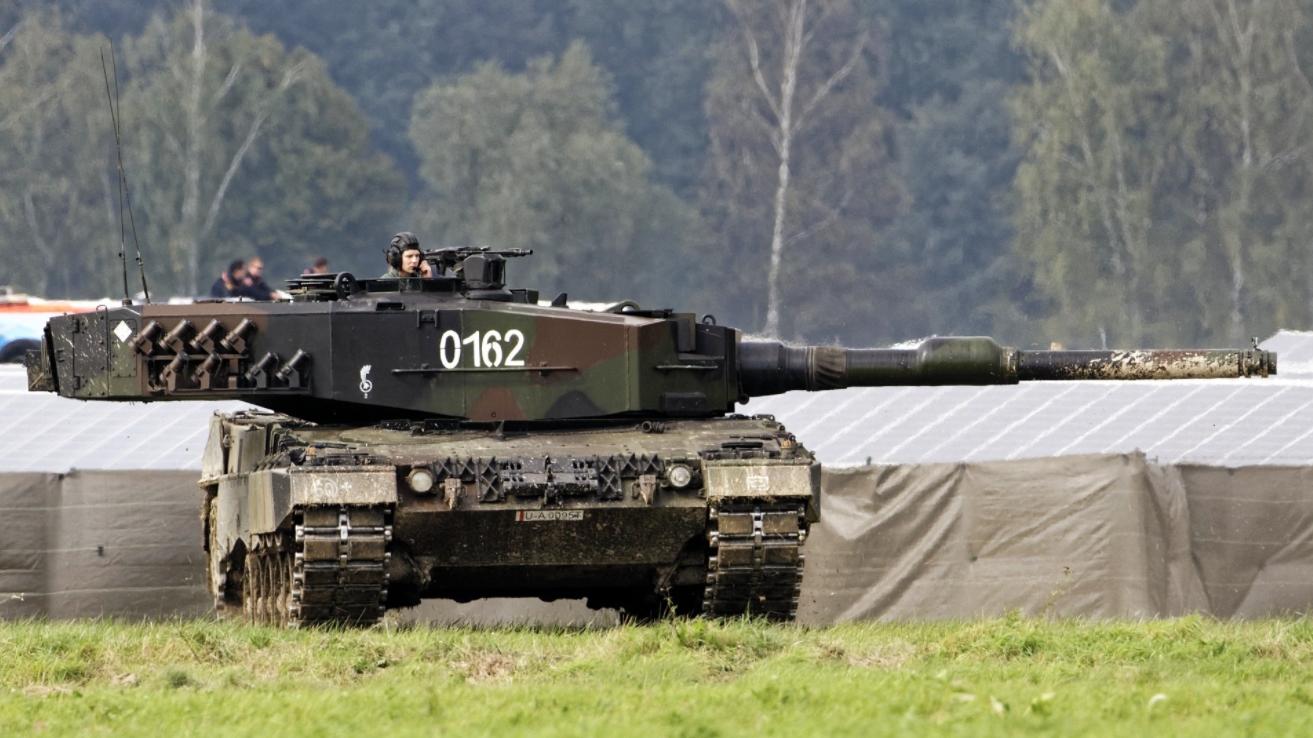 How strong is the German Leopard 2 main battle tank? Satisfy all my ...