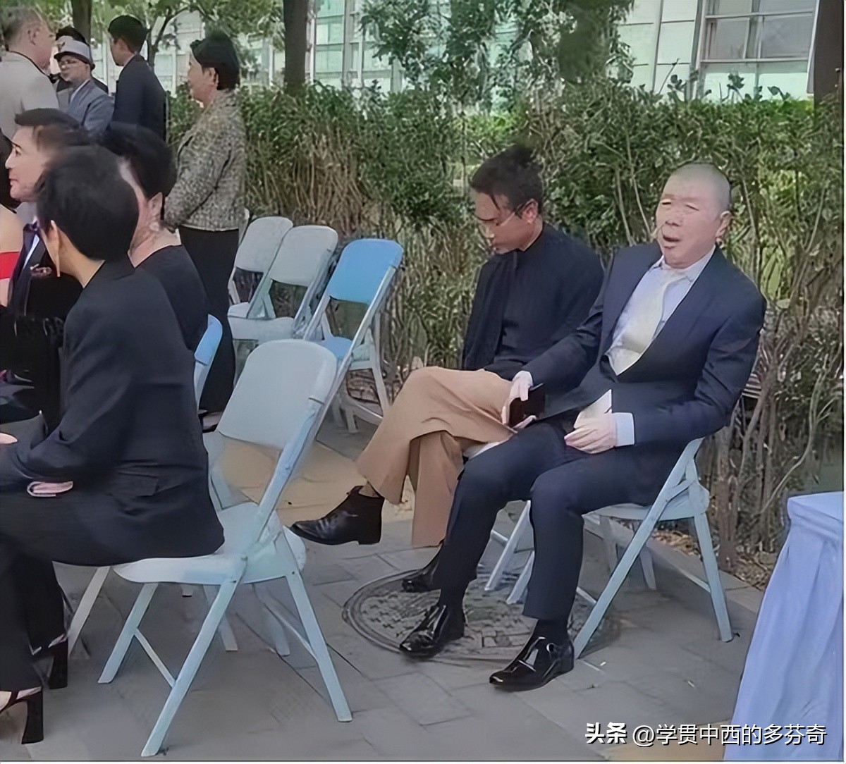 Facts have long proved that the 62-year-old Feng Xiaogang has been "abandoned" by the ...