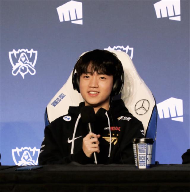 T1 stingy in the same line?Faker's assistant asks fans for old lipstick ...