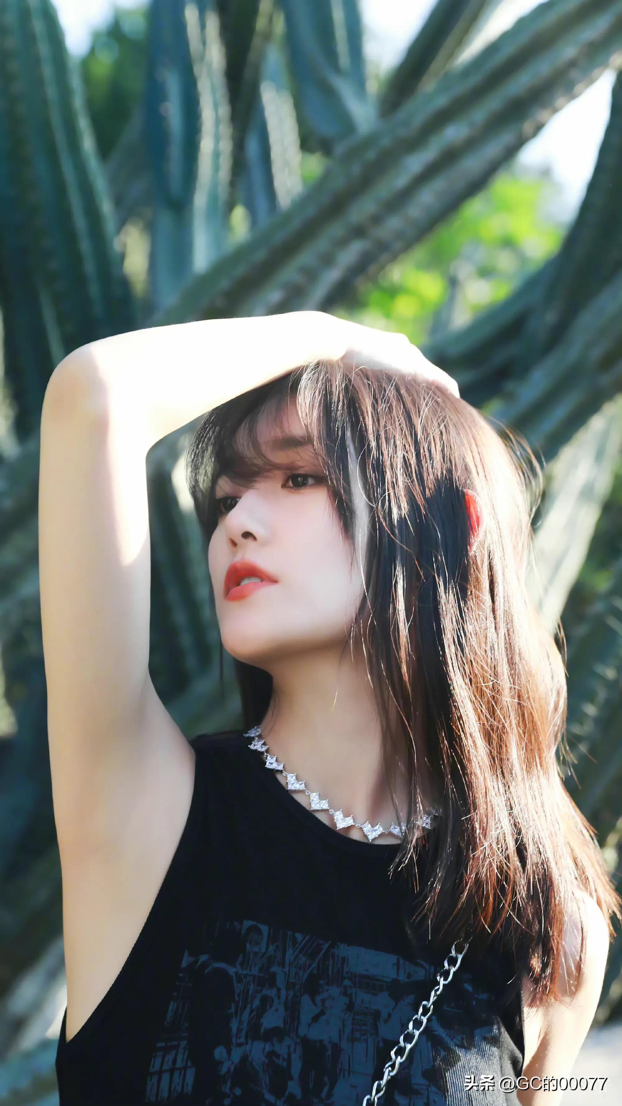 Star picture Jiang Yiyi - iNEWS