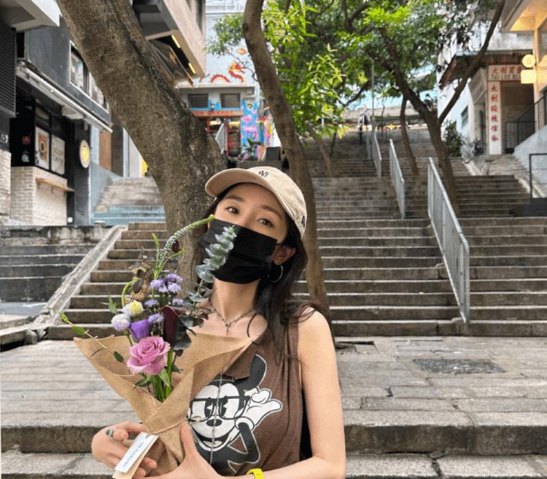 Regardless of whether her daughter Yang Mi appeared on the streets of ...