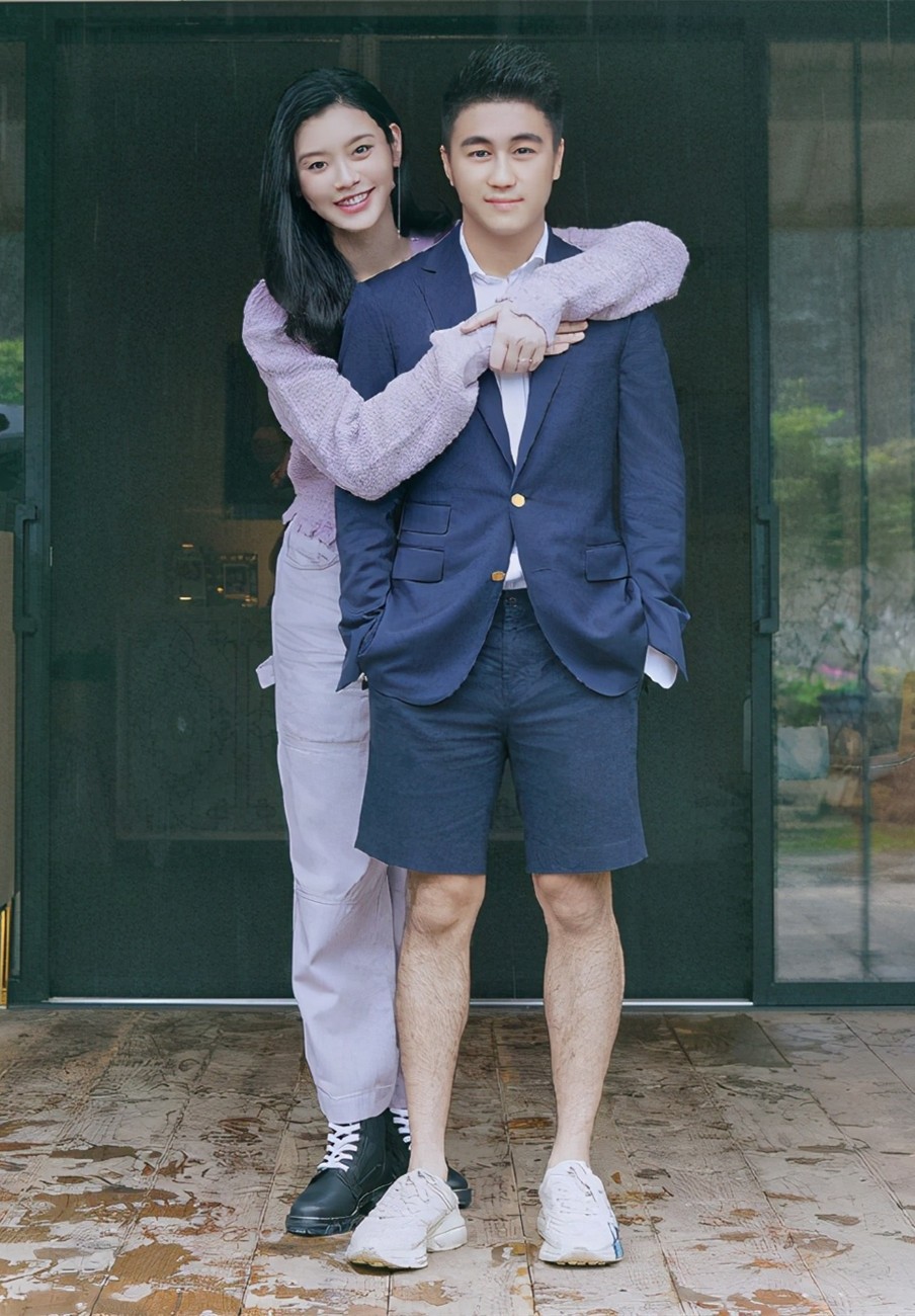 He Yujun is in the same frame as Wang Sicong, rich and young, very ...