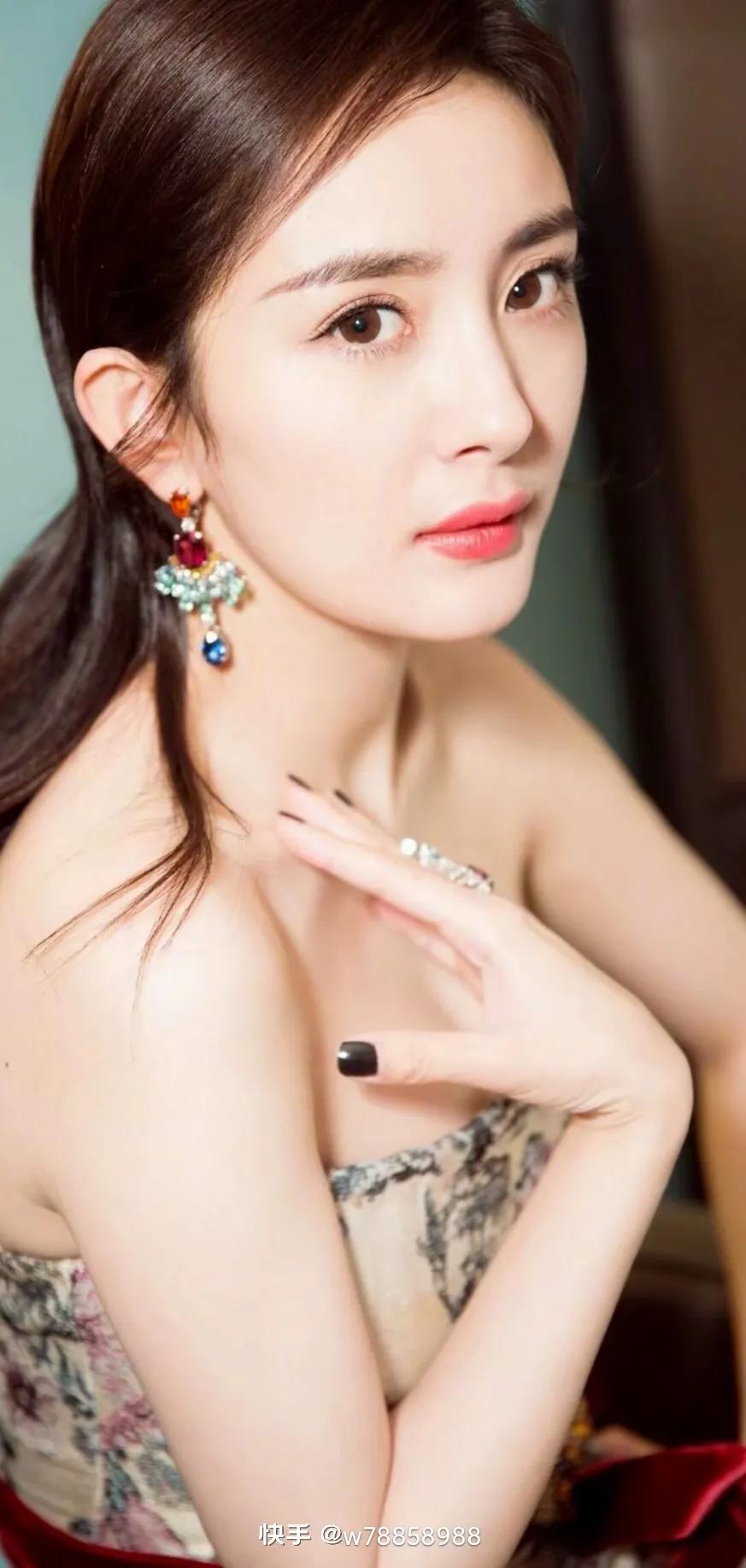 Yang Mi Sexy Photo Album - iNEWS