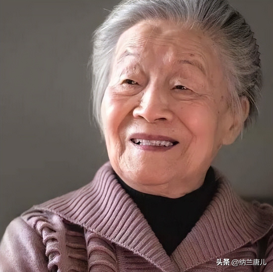 Yang Jiang said: A woman with no resentment and good manners written on ...