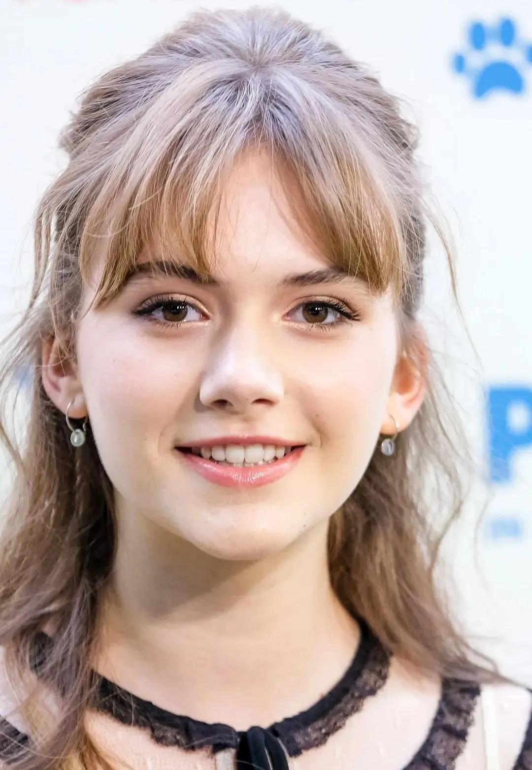 British post-zero beauty actress Emilia Jones - iNEWS