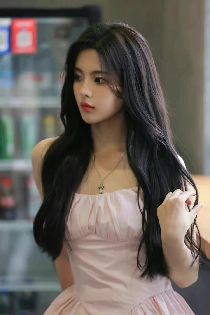 Goddess Yang Chaoyue - iNEWS