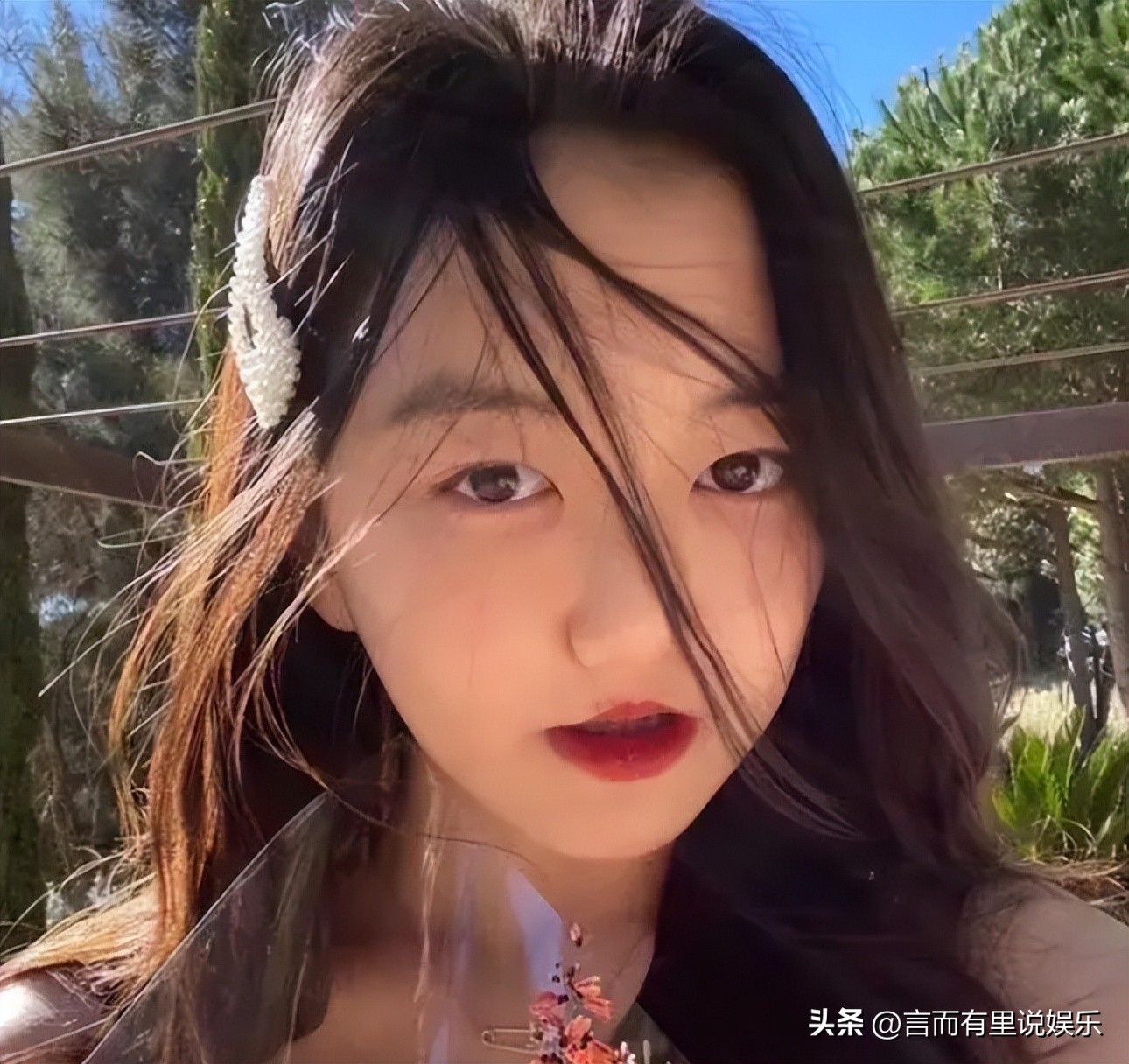 Li Yan posted a photo of her boyfriend's perspective, the translucent ...