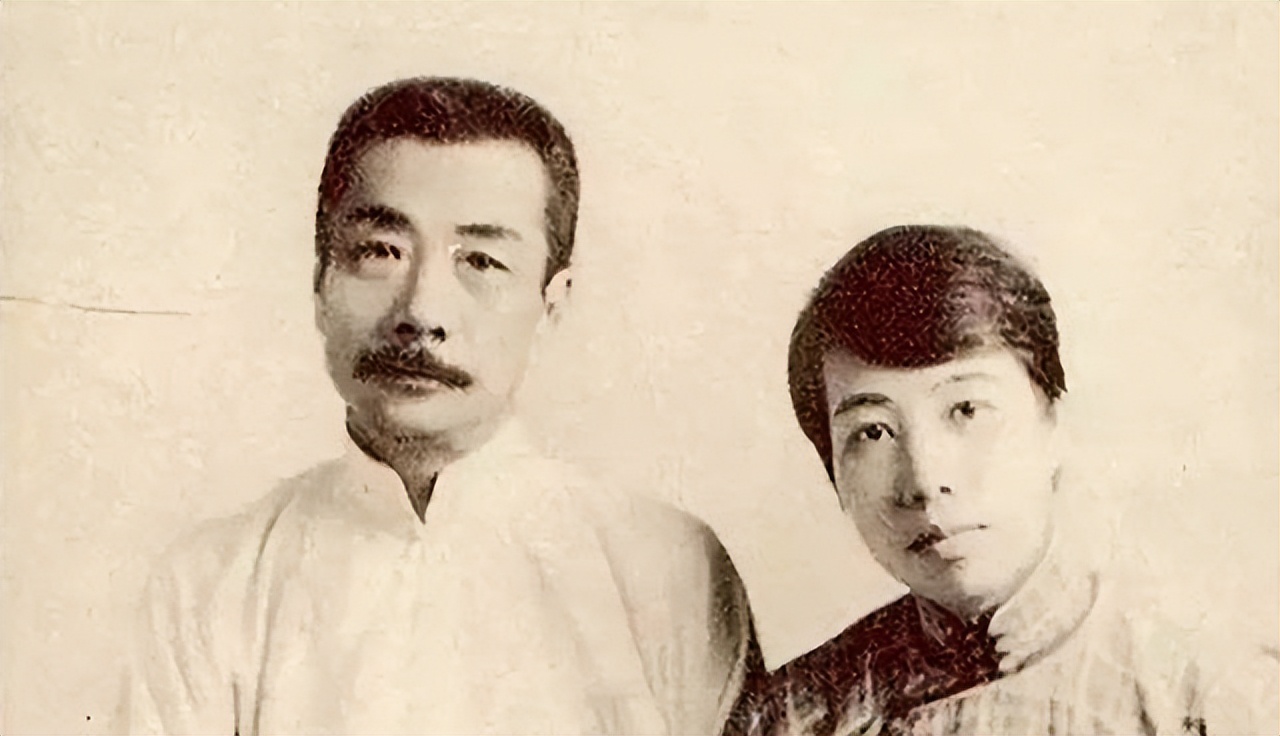 How does Xu Guangping feel about Xiao Hong?The two paragraphs of ...