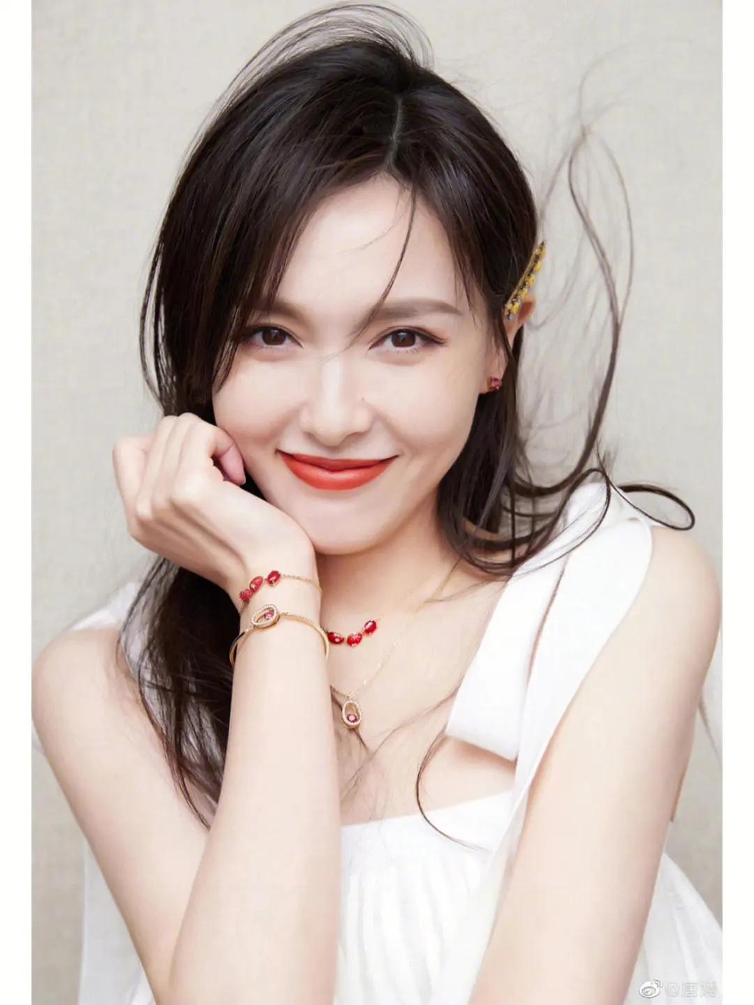 39-year-old Tang Yan became popular with variety shows, and was favored ...
