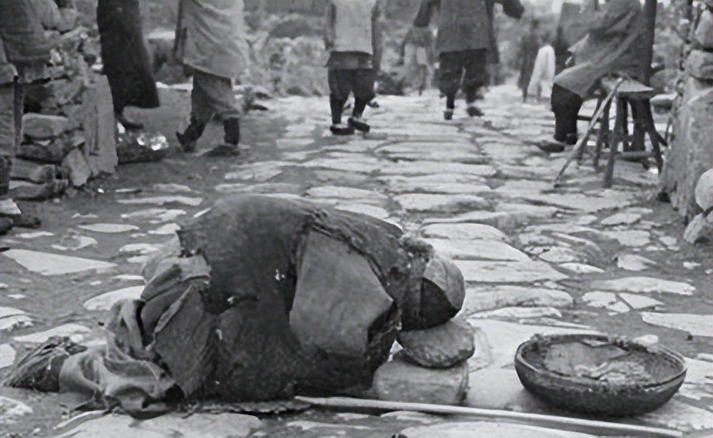 Before a beggar was frozen to death, he wrote a desperate poem that has ...