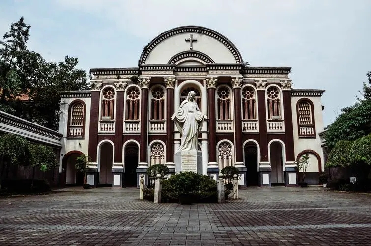 The Role of Architecture in the Reformation: A Comparative Study of ...