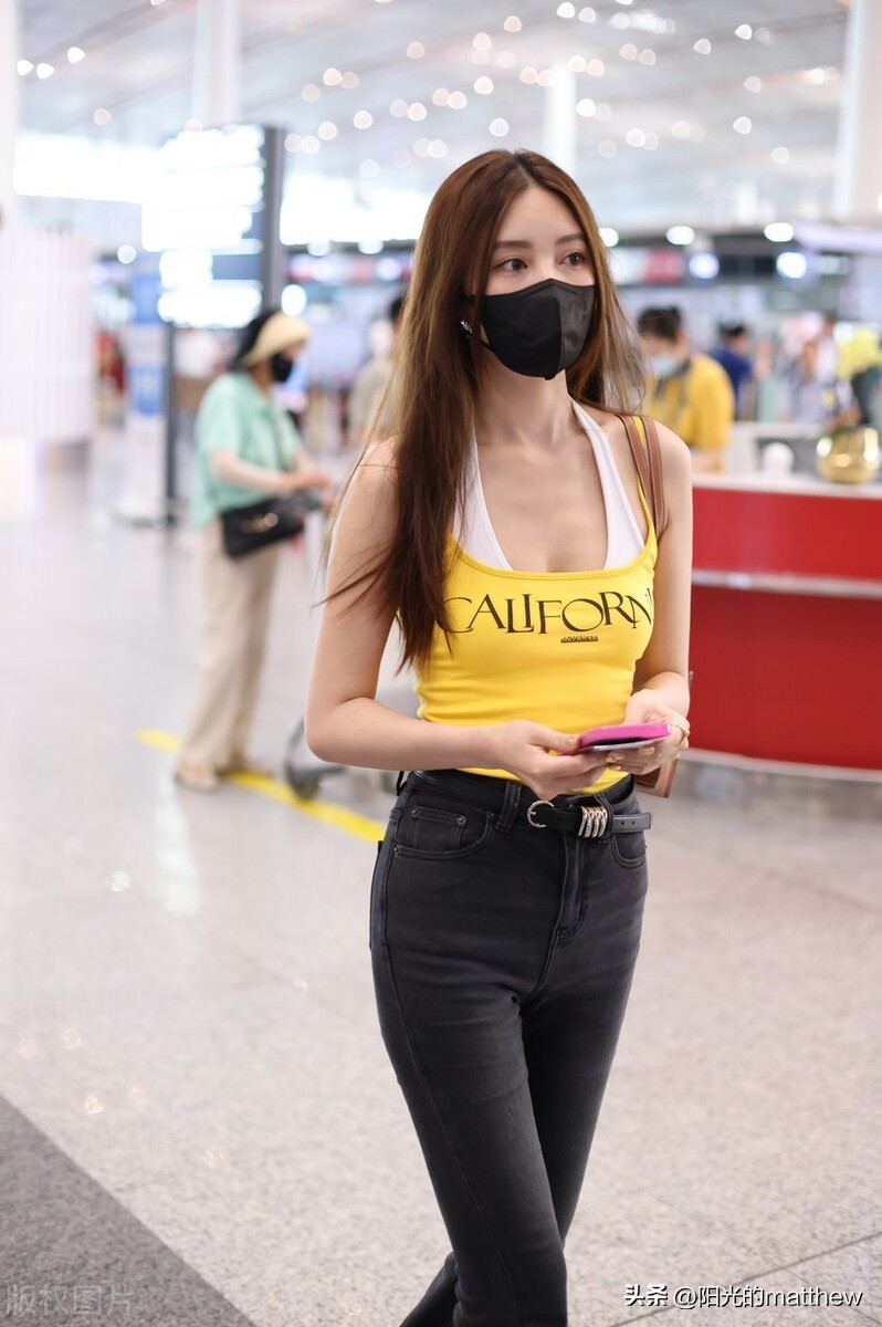 Wu You Lu meets fans and takes pictures in the mirror, full of affinity ...