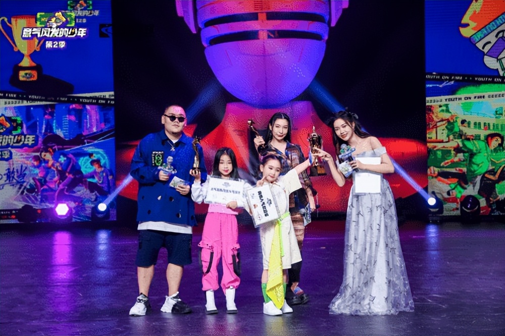 Qin Xiaoting won the second season of "The High-spirited Teenager" and ...