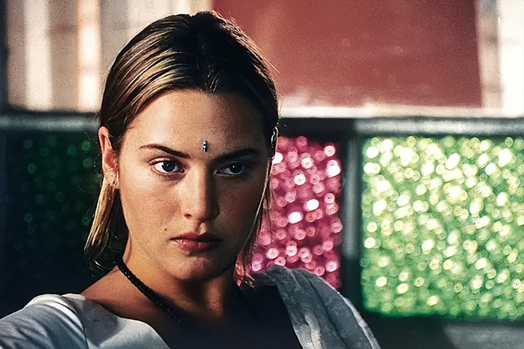 How does the protagonist of the movie "Holy Smoke" present the ...