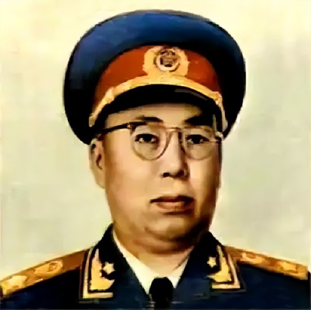 The slowest promotion of the Red Army division commander, he has not ...