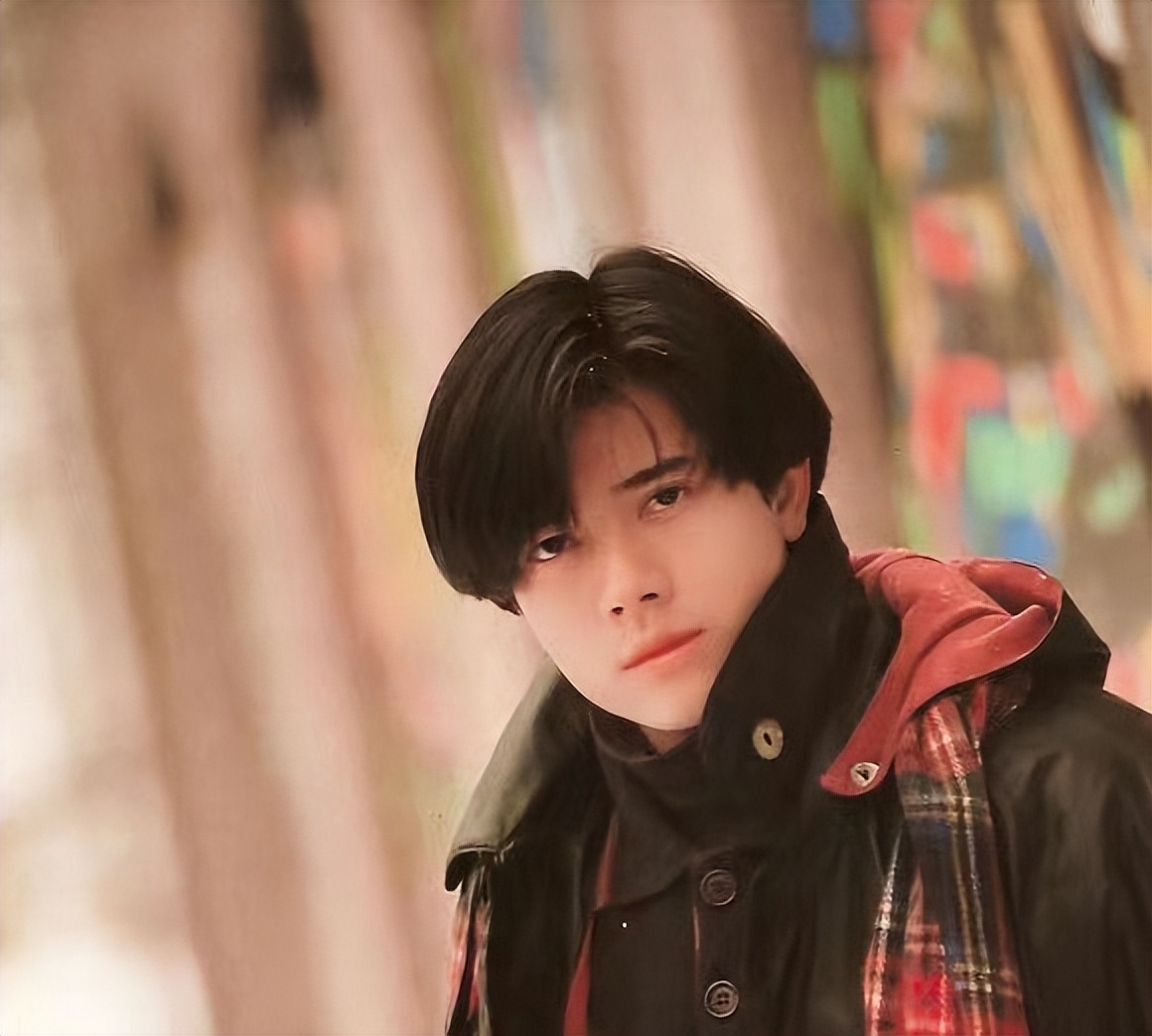 Fang Yuan's family of four watched the horse race, 57-year-old Aaron ...