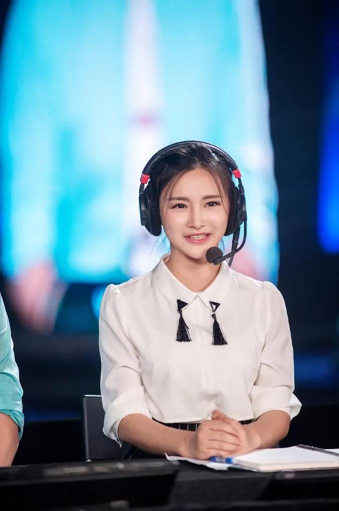 Miss Han Yiying, super beautiful e-sports goddess - iNEWS