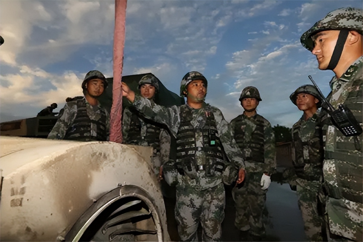 Who is the head of the regiment and the commander of the military ...