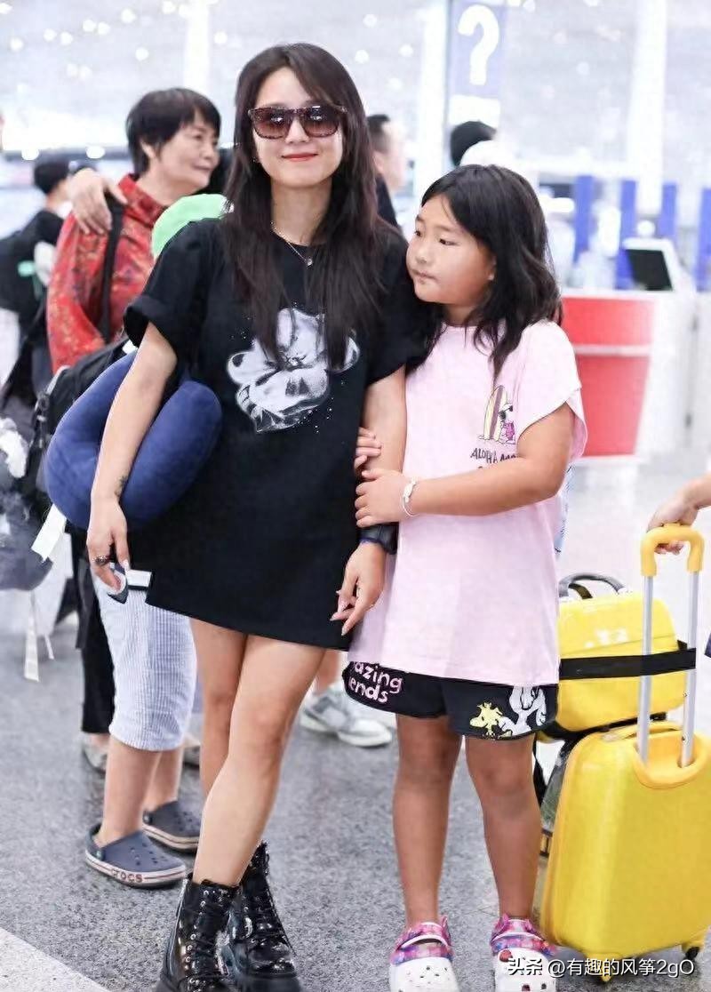 He Jie's family of five arrived in Beijing. The eldest daughter is a ...