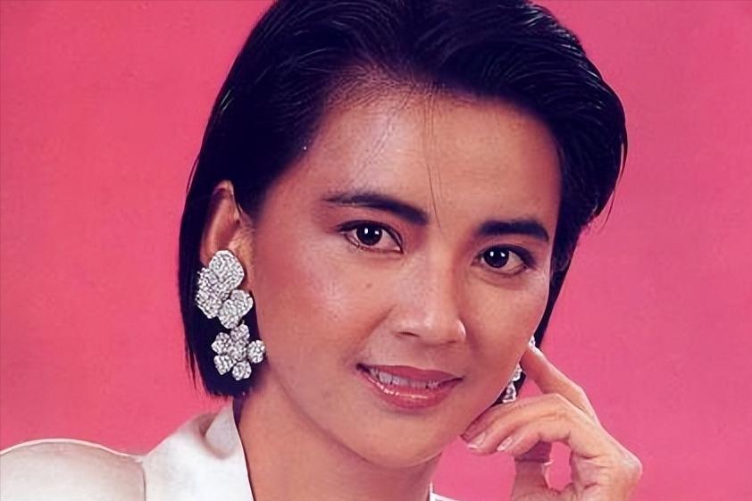 "Overlord Flower" Hu Huizhong: The boss of the gangster died for her, and the current husband ...