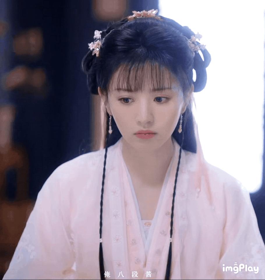 How much truth is covered up in "Qing Qing Daily"?Tian Xiwei's figure, Bai Jingting's abdominal ...