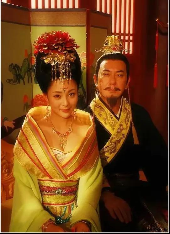 The hypocritical fig leaf of the entertainment industry was uncovered ...