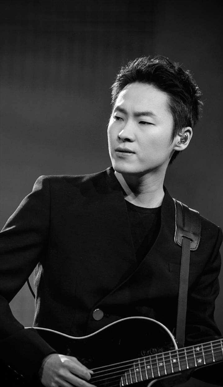 The man most like Dou Wei in the Chinese music scene, soul singer Liang ...