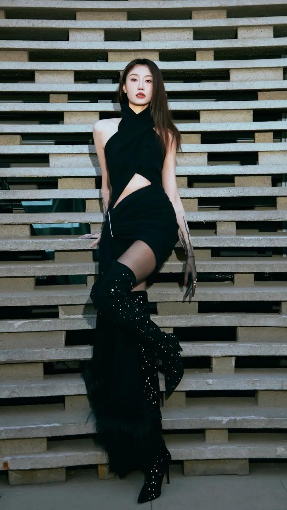 The Pretty Lady in Hosting World. Li Siyu - iNEWS