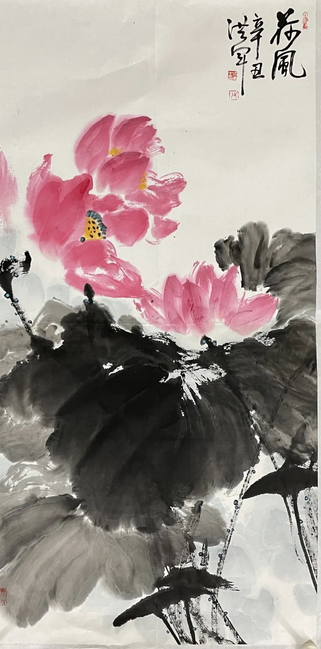 Ink and hue collide, and the lotus in Zhang Hongjun's works emerges ...