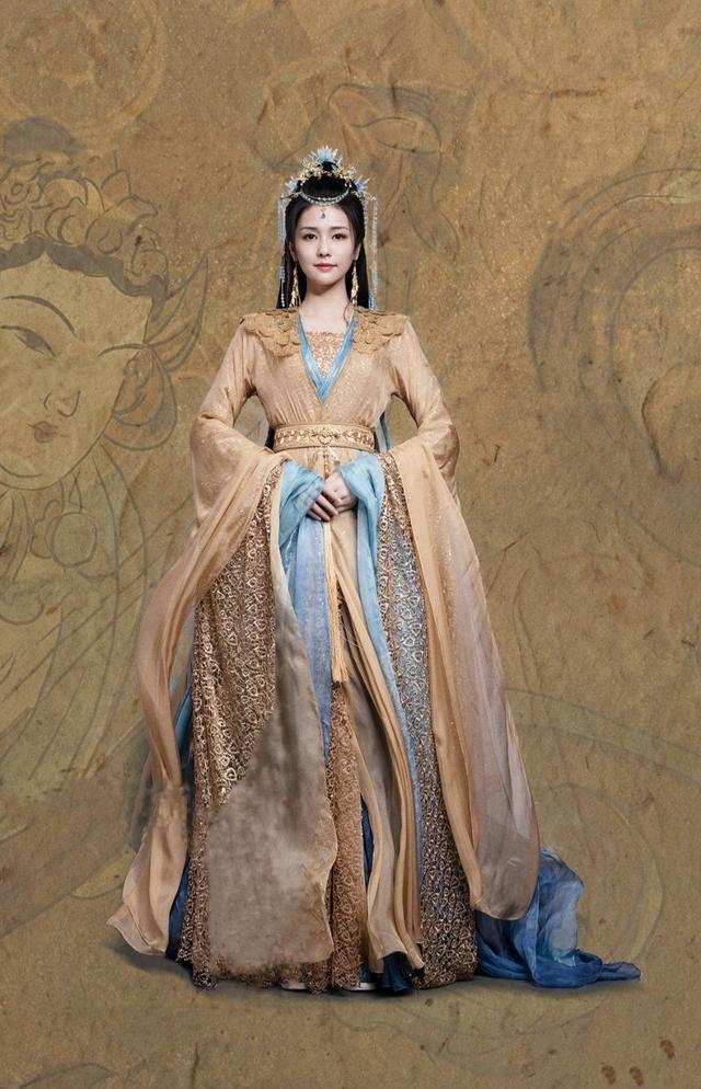 The makeup look of "Long Moon Ember" is absolutely amazing, it makes ...