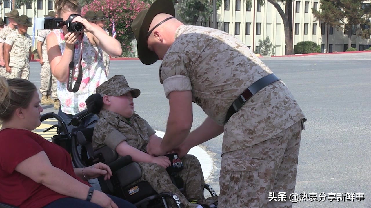 4 civilians who received honorary marines - iNEWS