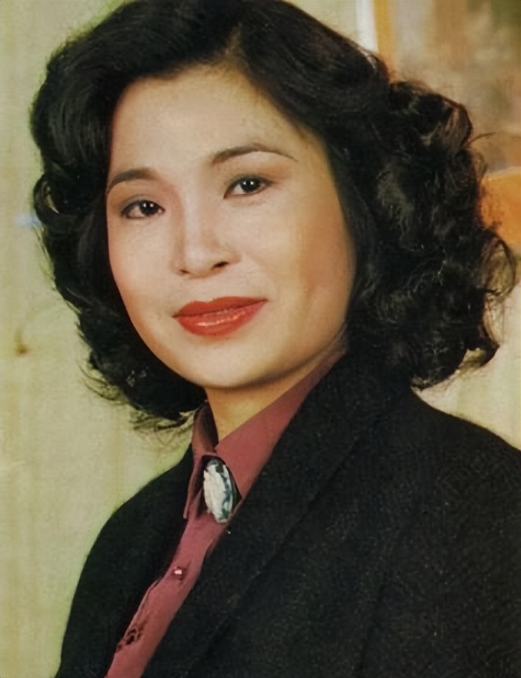 She is good at acting, she acted as a mother as soon as she debuted ...