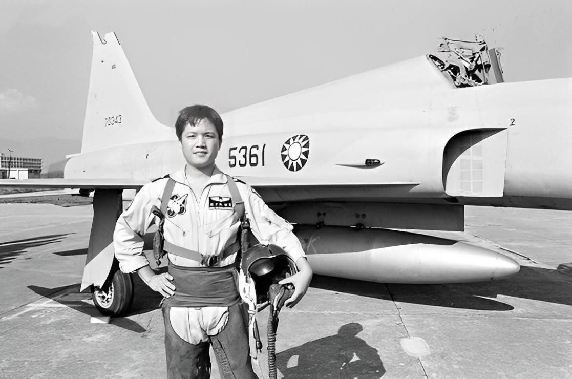 The genius pilot of the Kuomintang secretly flew a million-dollar ...